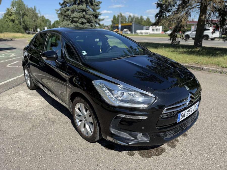 Black Citroen DS5 2015 in Taurage, with an engine capacity of 2.00 L and mileage of 245 thousand km for 5300 €, photo 3 on AUTOMOTO.COM.LV