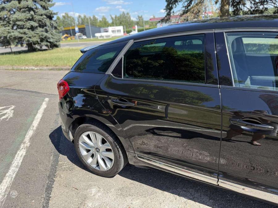 Black Citroen DS5 2015 in Taurage, with an engine capacity of 2.00 L and mileage of 245 thousand km for 5300 €, photo 4 on AUTOMOTO.COM.LV