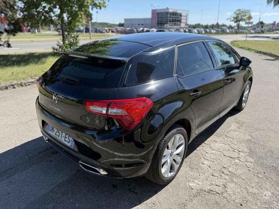 Black Citroen DS5 2015 in Taurage, with an engine capacity of 2.00 L and mileage of 245 thousand km for 5300 €, photo 8 on AUTOMOTO.COM.LV
