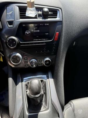 Black Citroen DS5 2015 in Taurage, with an engine capacity of 2.00 L and mileage of 245 thousand km for 5300 €, photo 15 on AUTOMOTO.COM.LV