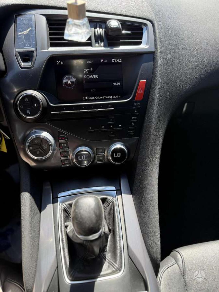 Black Citroen DS5 2015 in Taurage, with an engine capacity of 2.00 L and mileage of 245 thousand km for 5300 €, photo 15 on AUTOMOTO.COM.LV