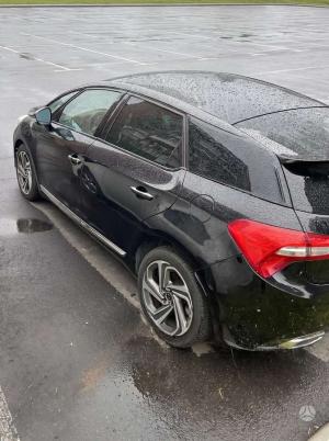 Melns Citroen DS5 2015 Viļņa, ar dzinēja tilpumu 2.00 L un nobraukumu 256 tūkst. km par 8400 €, foto 8 vietnē AUTOMOTO.COM.LV