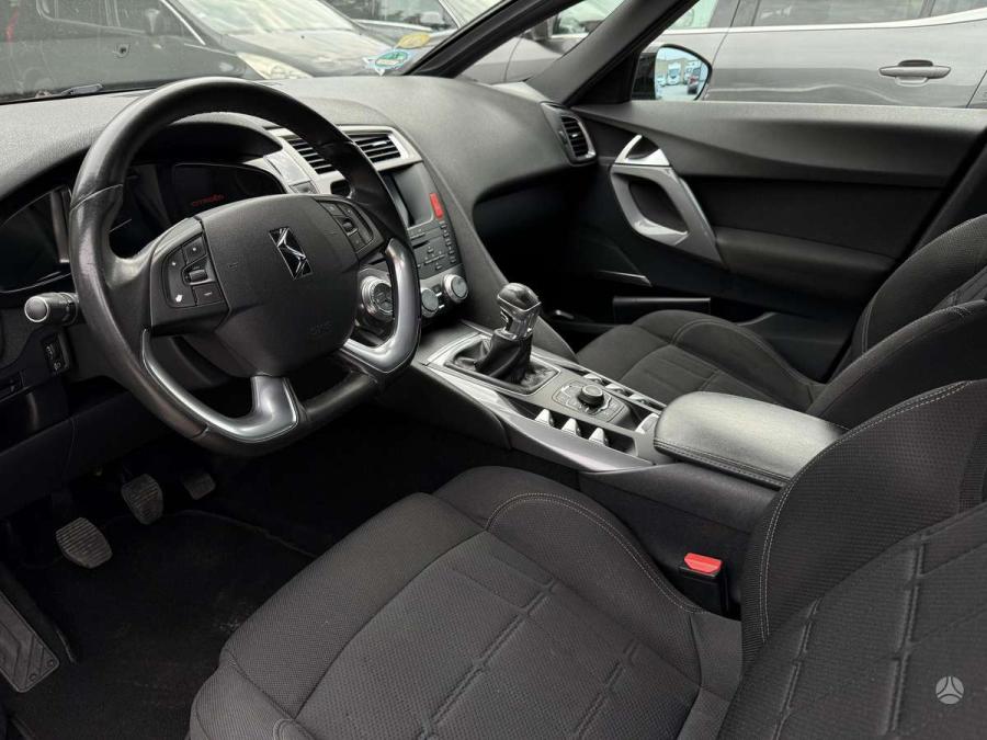 Melns Citroen DS5 2015 Kauņa, ar dzinēja tilpumu 1.56 L un nobraukumu 279 tūkst. km par 4900 €, foto 8 vietnē AUTOMOTO.COM.LV