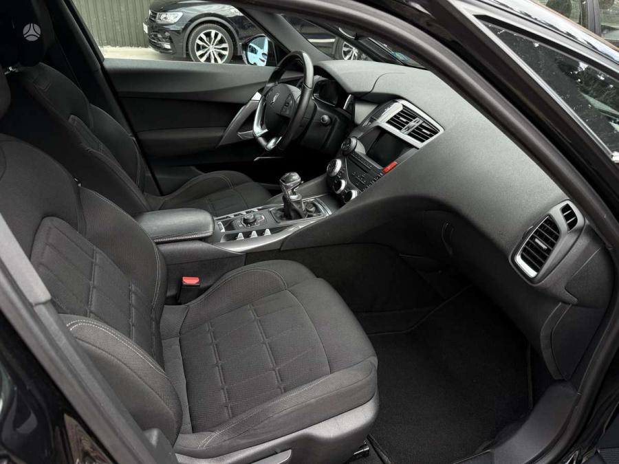 Melns Citroen DS5 2015 Kauņa, ar dzinēja tilpumu 1.56 L un nobraukumu 279 tūkst. km par 4900 €, foto 10 vietnē AUTOMOTO.COM.LV