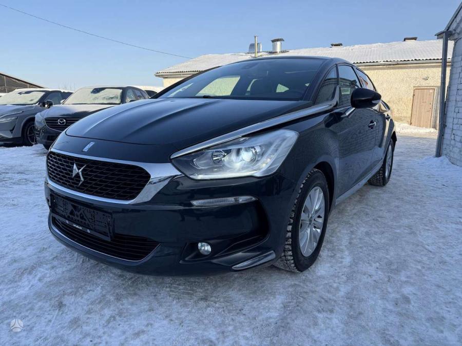 Melns Citroen DS5 2016 Šauļi, ar dzinēja tilpumu 1.56 L un nobraukumu 233 tūkst. km par 6500 €, foto 3 vietnē AUTOMOTO.COM.LV