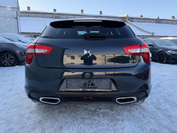 Melns Citroen DS5 2016 Šauļi, ar dzinēja tilpumu 1.56 L un nobraukumu 233 tūkst. km par 6500 €, foto 5 vietnē AUTOMOTO.COM.LV