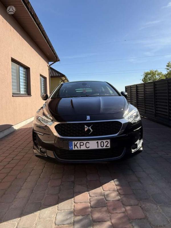Black Citroen DS5 2016 in Kaunas, with an engine capacity of 2.00 L and mileage of 197 thousand km for 8200 €, photo 3 on AUTOMOTO.COM.LV