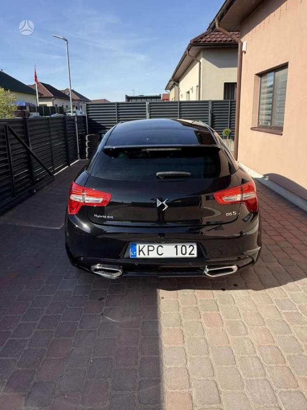 Black Citroen DS5 2016 in Kaunas, with an engine capacity of 2.00 L and mileage of 197 thousand km for 8200 €, photo 6 on AUTOMOTO.COM.LV