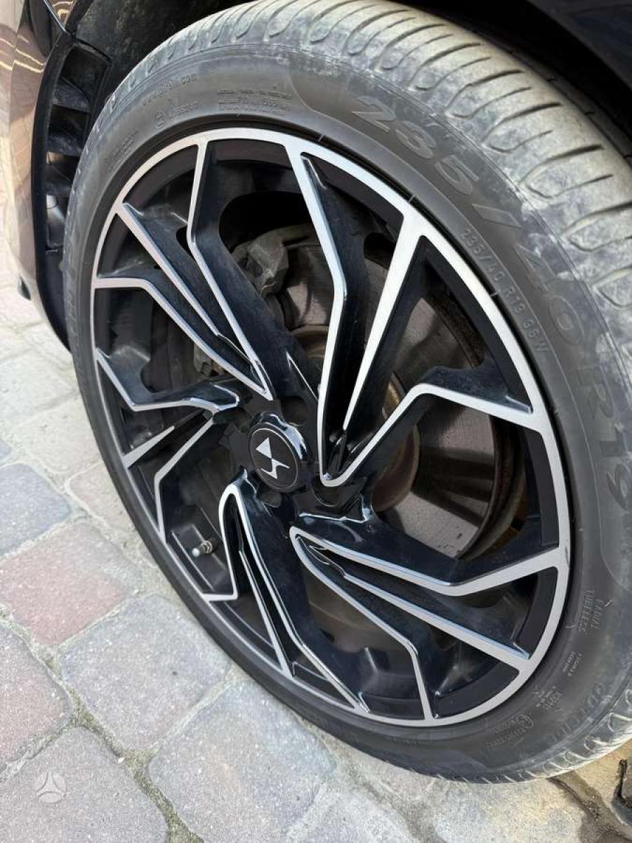 Melns Citroen DS5 2016 Kauņa, ar dzinēja tilpumu 2.00 L un nobraukumu 197 tūkst. km par 8200 €, foto 25 vietnē AUTOMOTO.COM.LV