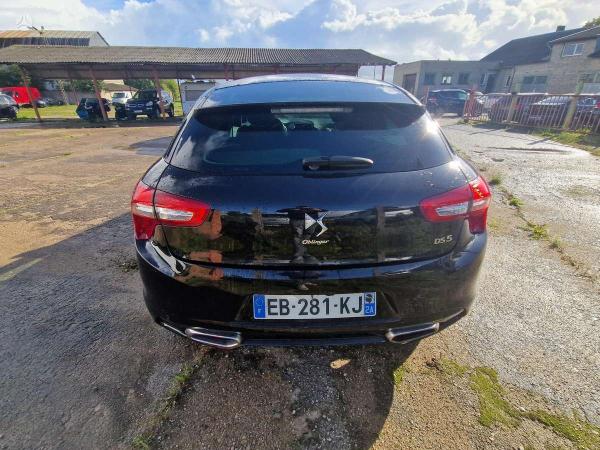 Black Citroen DS5 2016 in Taurage, with an engine capacity of 2.00 L and mileage of 212 thousand km for 5650 €, photo 3 on AUTOMOTO.COM.LV