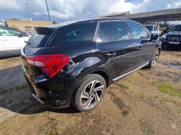 Black Citroen DS5 2016 in Taurage, with an engine capacity of 2.00 L and mileage of 212 thousand km for 5650 €, photo 6 on AUTOMOTO.COM.LV