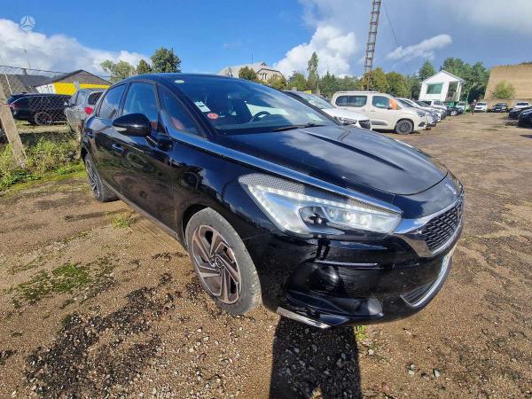 Black Citroen DS5 2016 in Taurage, with an engine capacity of 2.00 L and mileage of 212 thousand km for 5650 €, photo 7 on AUTOMOTO.COM.LV