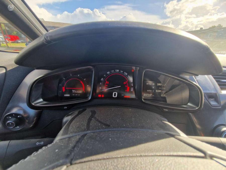 Melns Citroen DS5 2016 Tauragė, ar dzinēja tilpumu 2.00 L un nobraukumu 212 tūkst. km par 5650 €, foto 11 vietnē AUTOMOTO.COM.LV