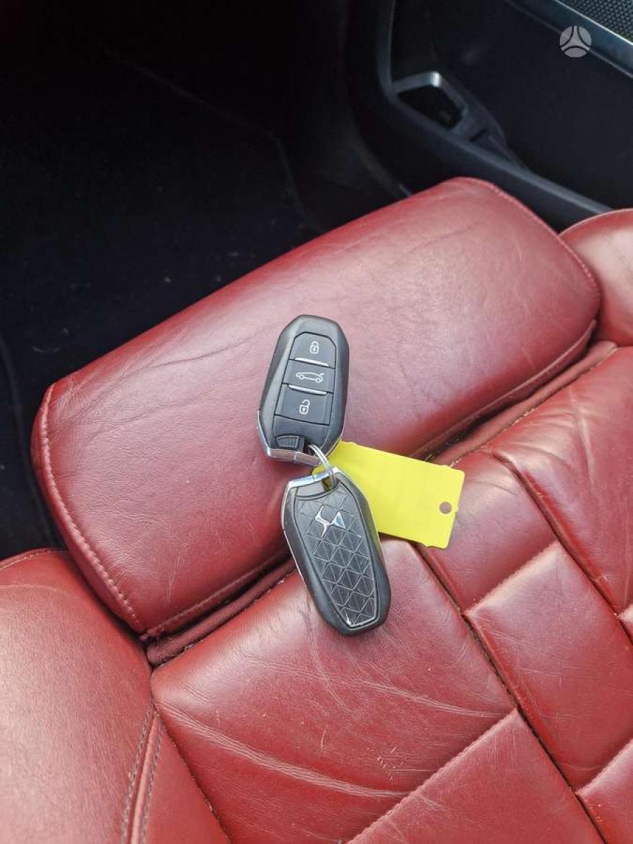 Melns Citroen DS5 2016 Tauragė, ar dzinēja tilpumu 2.00 L un nobraukumu 212 tūkst. km par 5650 €, foto 13 vietnē AUTOMOTO.COM.LV