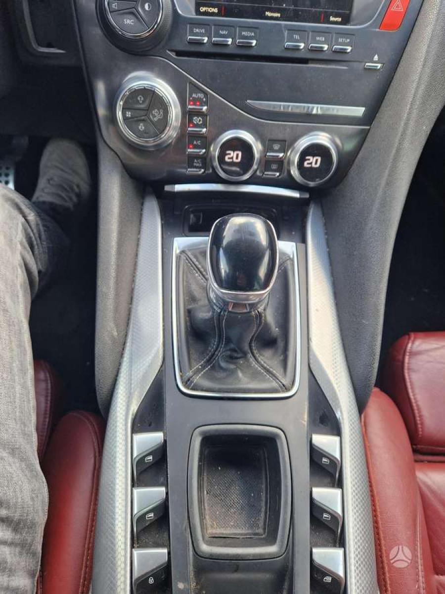Melns Citroen DS5 2016 Tauragė, ar dzinēja tilpumu 2.00 L un nobraukumu 212 tūkst. km par 5650 €, foto 14 vietnē AUTOMOTO.COM.LV