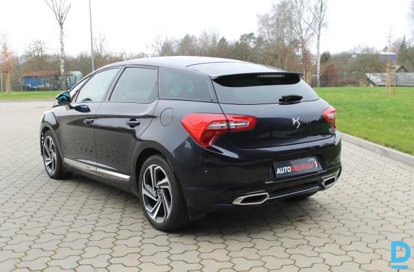 Melns Citroen DS5 2017 Rīga, ar dzinēja tilpumu 1.60 L un nobraukumu 140 tūkst. km par 9650 €, foto 4 vietnē AUTOMOTO.COM.LV