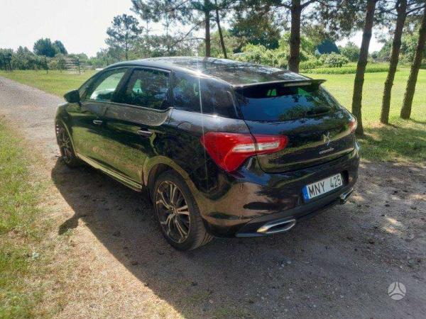 Black Citroen DS5 2012 in Raseiniai, with an engine capacity of 2.00 L and mileage of 216 thousand km for 6200 €, photo 5 on AUTOMOTO.COM.LV