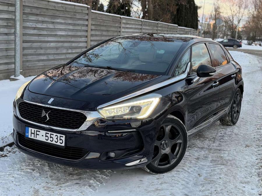 Blue Citroen DS5 2017 in Panevezys, with an engine capacity of 2.00 L and mileage of 142 thousand km for 5900 €, photo 1 on AUTOMOTO.COM.LV