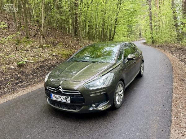 Brūns Citroen DS5 2013 Alīta, ar dzinēja tilpumu 2.00 L un nobraukumu 193 tūkst. km par 6100 €, foto 2 vietnē AUTOMOTO.COM.LV