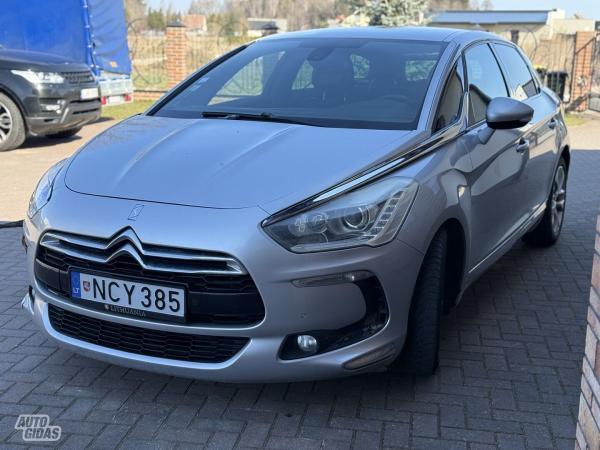 Pelēks Citroen DS5 2011 Mažeikiai, ar dzinēja tilpumu 1.60 L un nobraukumu 332 tūkst. km par 4100 €, foto 3 vietnē AUTOMOTO.COM.LV
