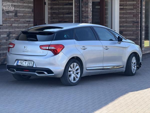 Pelēks Citroen DS5 2011 Mažeikiai, ar dzinēja tilpumu 1.60 L un nobraukumu 332 tūkst. km par 4100 €, foto 6 vietnē AUTOMOTO.COM.LV