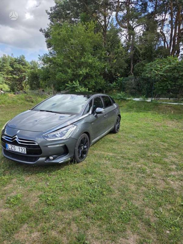 Grey Citroen DS5 2011 in Kaisiadorys, with an engine capacity of 1.60 L and mileage of 266 thousand km for 5000 €, photo 1 on AUTOMOTO.COM.LV