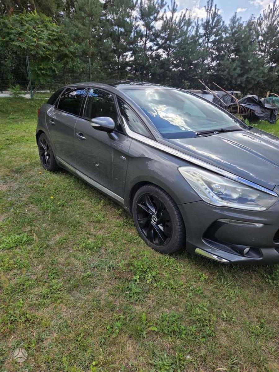 Grey Citroen DS5 2011 in Kaisiadorys, with an engine capacity of 1.60 L and mileage of 266 thousand km for 5000 €, photo 5 on AUTOMOTO.COM.LV