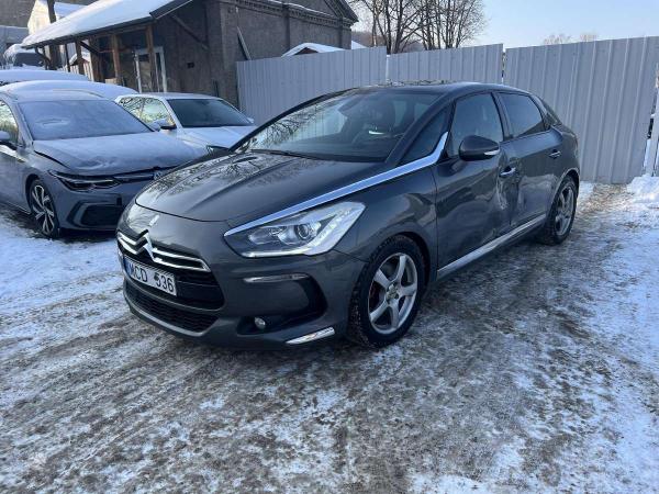 Grey Citroen DS5 2012 in Kaunas, with an engine capacity of 2.00 L and mileage of 309 thousand km for 3200 €, photo 2 on AUTOMOTO.COM.LV