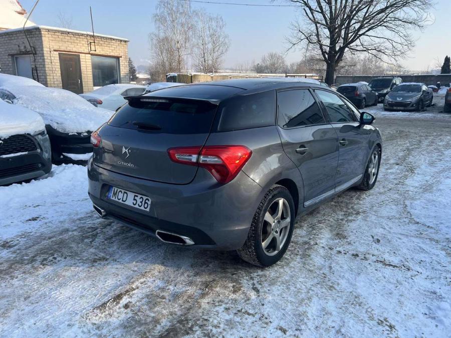Grey Citroen DS5 2012 in Kaunas, with an engine capacity of 2.00 L and mileage of 309 thousand km for 3200 €, photo 3 on AUTOMOTO.COM.LV