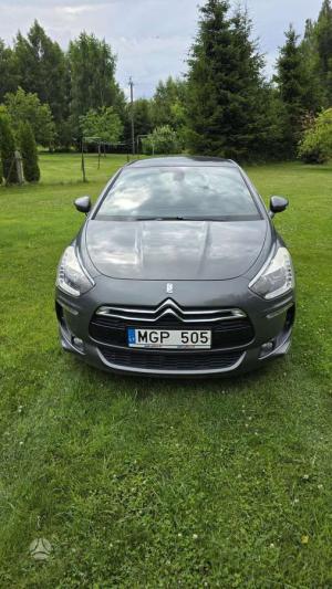 Pelēks Citroen DS5 2012 Vilkaviškis, ar dzinēja tilpumu 2.00 L un nobraukumu 285 tūkst. km par 4000 €, foto  vietnē AUTOMOTO.COM.LV