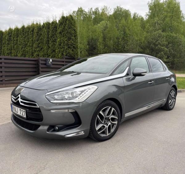 Grey Citroen DS5 2012 in Vilnius, with an engine capacity of 1.56 L and mileage of 228 thousand km for 4750 €, photo 1 on AUTOMOTO.COM.LV