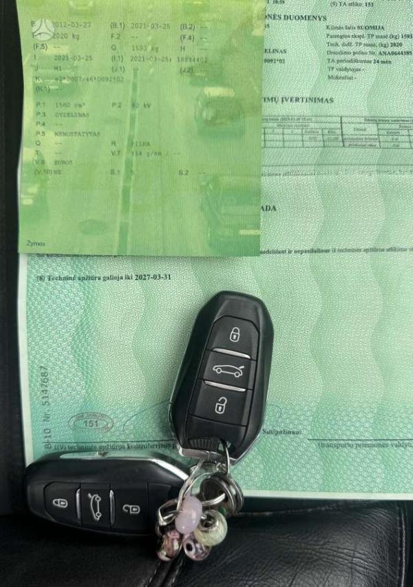 Grey Citroen DS5 2012 in Vilnius, with an engine capacity of 1.56 L and mileage of 228 thousand km for 4750 €, photo 10 on AUTOMOTO.COM.LV