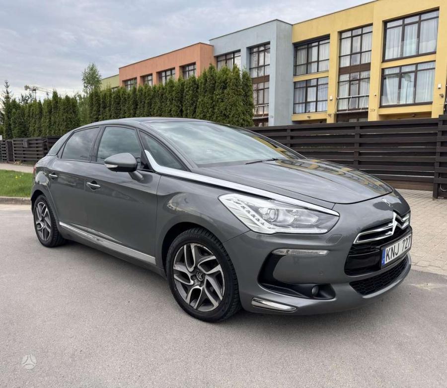 Pelēks Citroen DS5 2012 Viļņa, ar dzinēja tilpumu 1.56 L un nobraukumu 228 tūkst. km par 4750 €, foto 3 vietnē AUTOMOTO.COM.LV