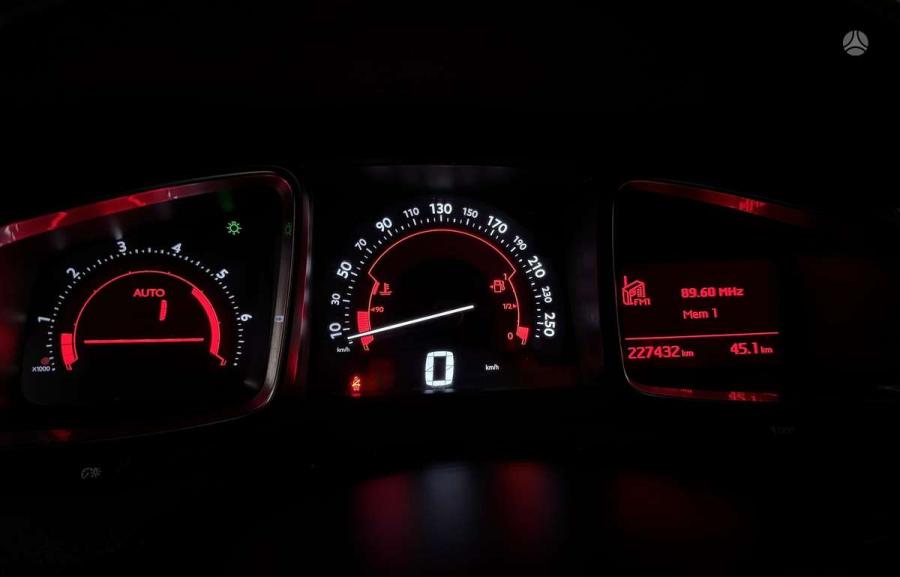 Pelēks Citroen DS5 2012 Viļņa, ar dzinēja tilpumu 1.56 L un nobraukumu 228 tūkst. km par 4750 €, foto 28 vietnē AUTOMOTO.COM.LV