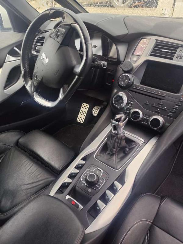 Grey Citroen DS5 2012 in Vilnius, with an engine capacity of 2.00 L and mileage of 260 thousand km for 3350 €, photo 5 on AUTOMOTO.COM.LV
