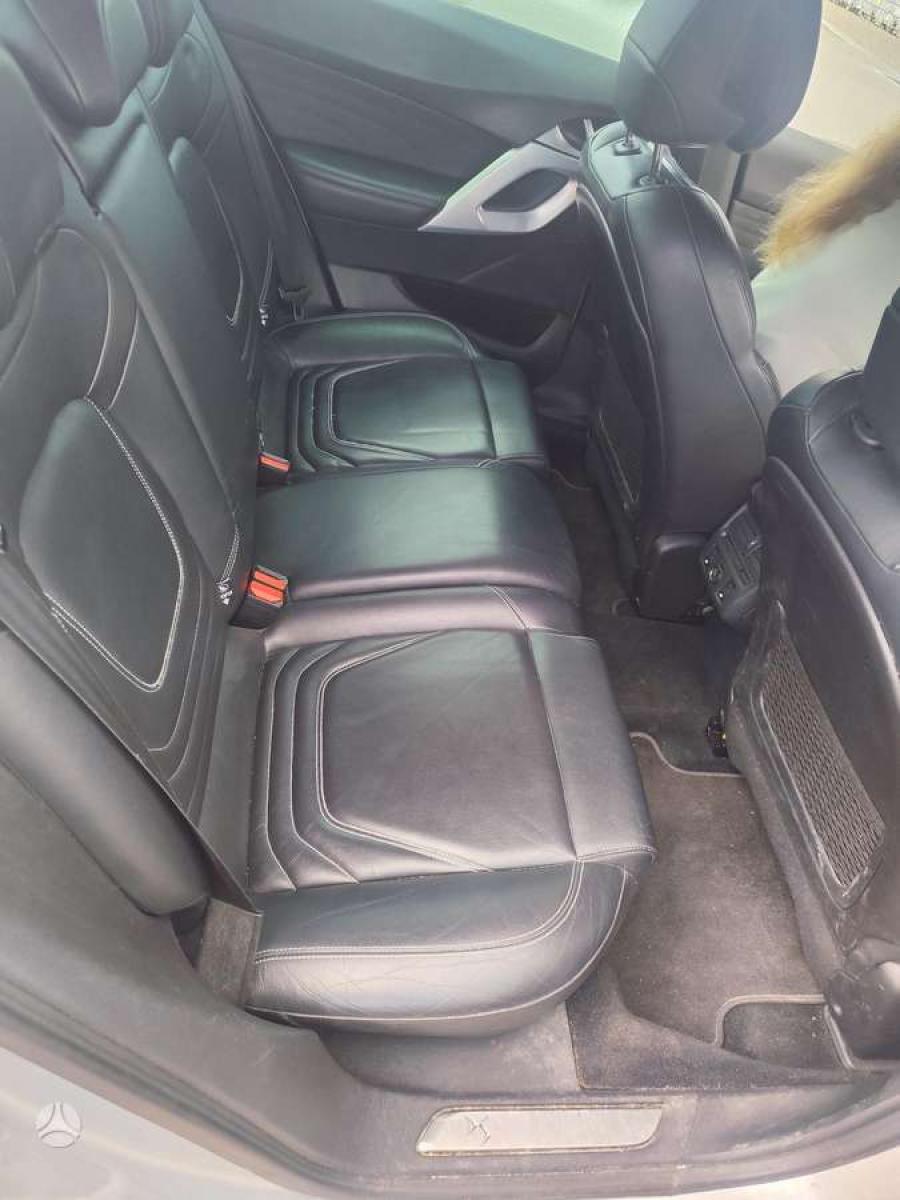 Pelēks Citroen DS5 2012 Viļņa, ar dzinēja tilpumu 2.00 L un nobraukumu 260 tūkst. km par 3350 €, foto 8 vietnē AUTOMOTO.COM.LV
