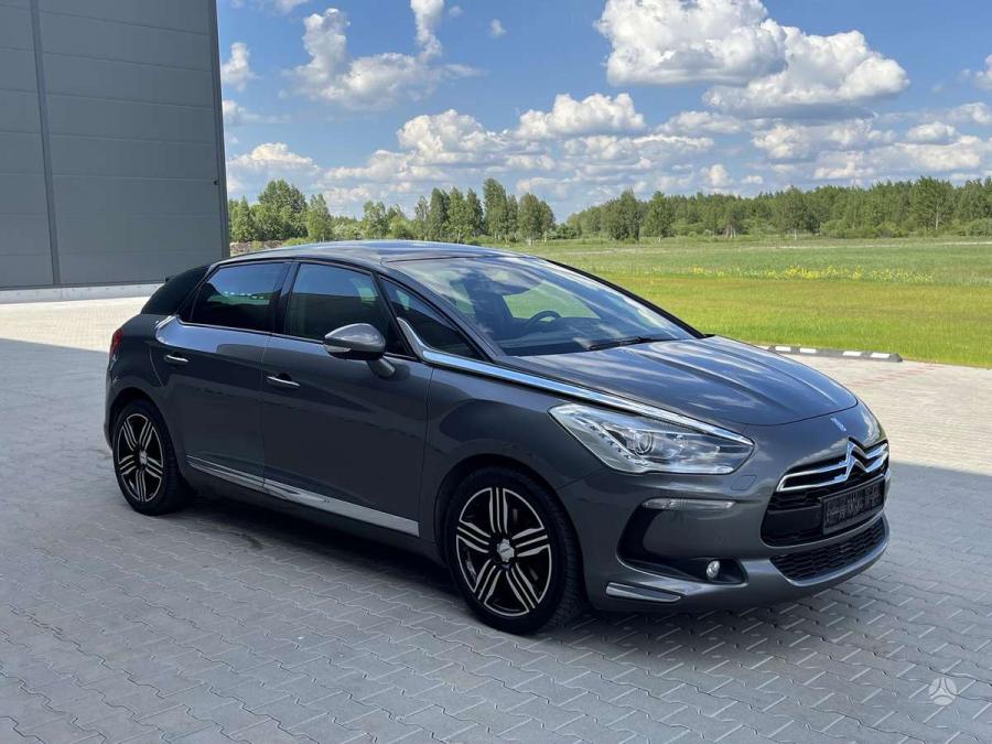Grey Citroen DS5 2012 in Siauliai, with an engine capacity of 1.60 L and mileage of 177 thousand km for 5600 €, photo 3 on AUTOMOTO.COM.LV