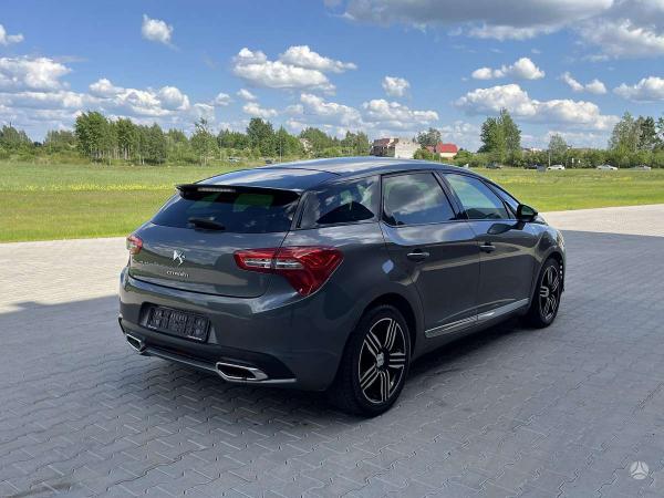 Grey Citroen DS5 2012 in Siauliai, with an engine capacity of 1.60 L and mileage of 177 thousand km for 5600 €, photo 3 on AUTOMOTO.COM.LV