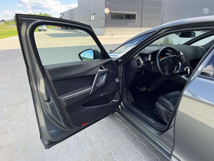 Grey Citroen DS5 2012 in Siauliai, with an engine capacity of 1.60 L and mileage of 177 thousand km for 5600 €, photo 10 on AUTOMOTO.COM.LV