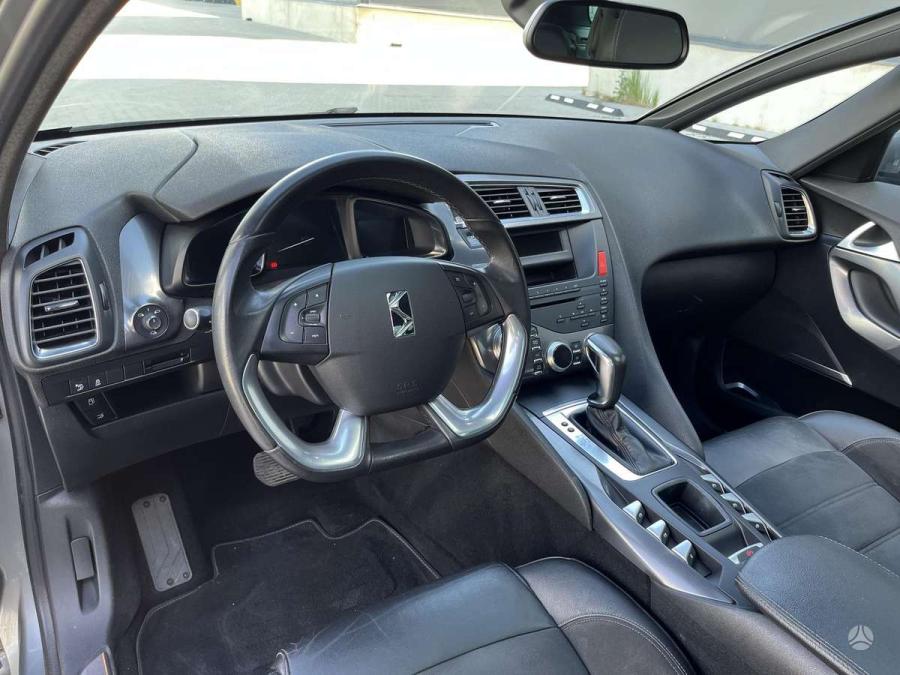 Grey Citroen DS5 2012 in Siauliai, with an engine capacity of 1.60 L and mileage of 177 thousand km for 5600 €, photo 35 on AUTOMOTO.COM.LV