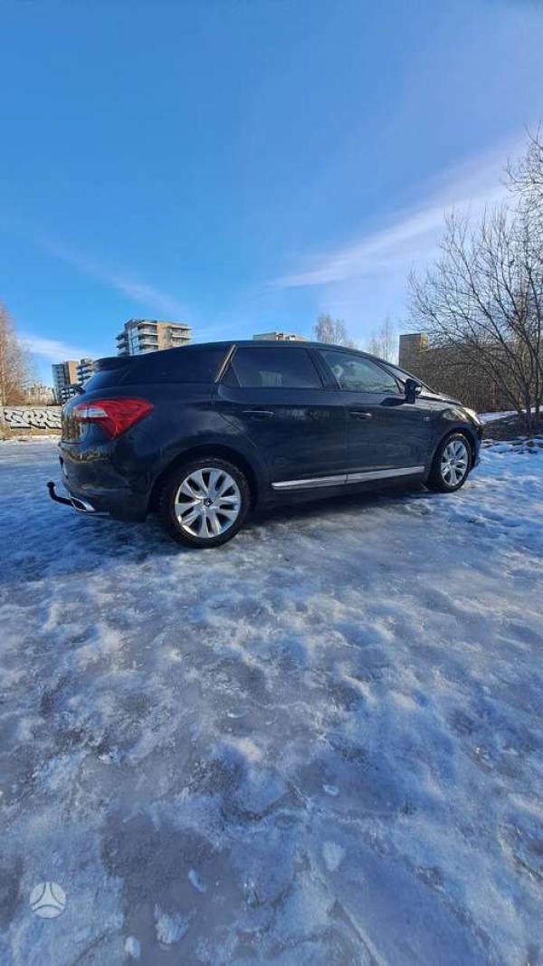 Pelēks Citroen DS5 2013 Viļņa, ar dzinēja tilpumu 2.00 L un nobraukumu 275 tūkst. km par 6700 €, foto 6 vietnē AUTOMOTO.COM.LV