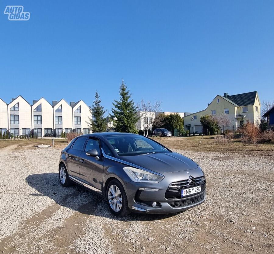 Grey Citroen DS5 2013 in Vilnius, with an engine capacity of 1.60 L and mileage of 194 thousand km for 5000 €, photo 1 on AUTOMOTO.COM.LV