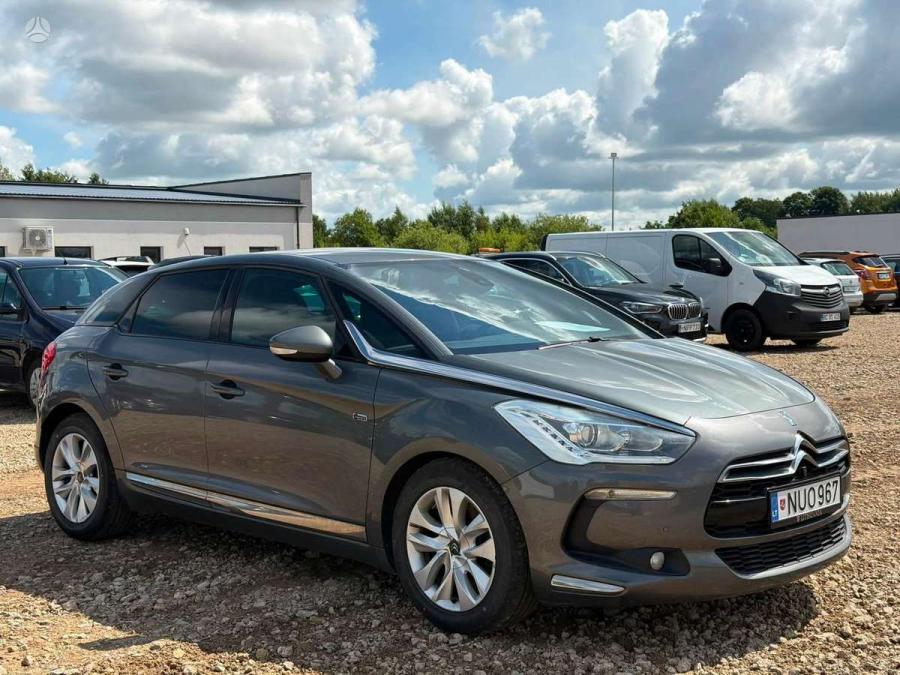 Grey Citroen DS5 2013 in Siauliai, with an engine capacity of 2.00 L and mileage of 306 thousand km for 5600 €, photo 3 on AUTOMOTO.COM.LV