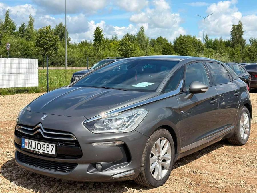 Grey Citroen DS5 2013 in Siauliai, with an engine capacity of 2.00 L and mileage of 306 thousand km for 5600 €, photo 4 on AUTOMOTO.COM.LV