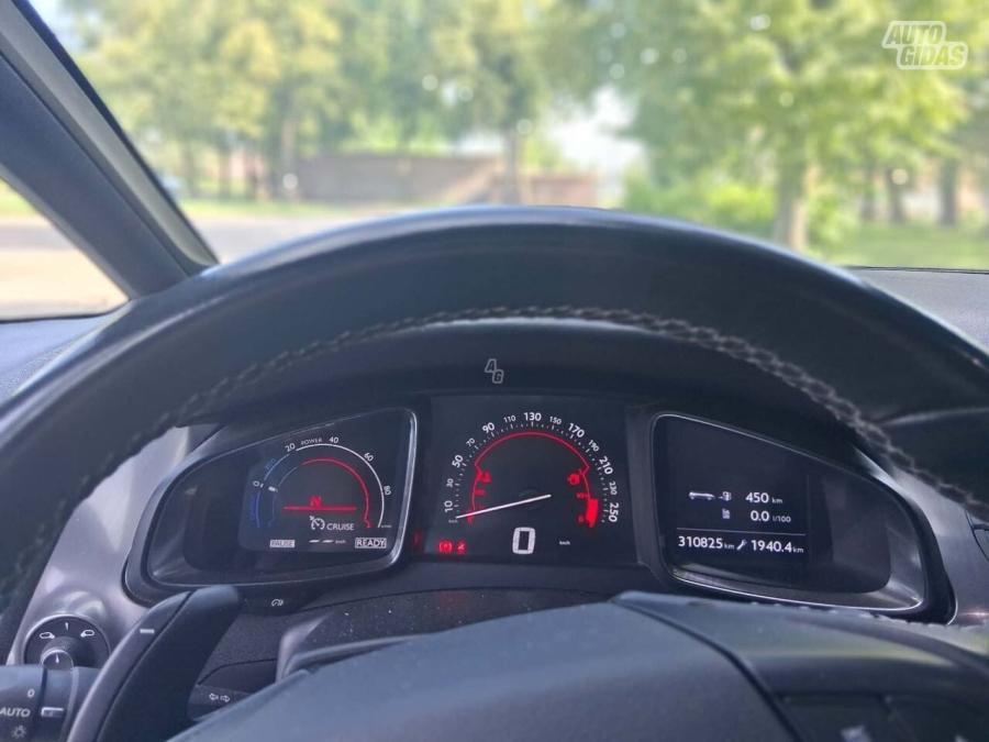Grey Citroen DS5 2013 in Vilnius, with an engine capacity of 2.00 L and mileage of 311 thousand km for 6300 €, photo 7 on AUTOMOTO.COM.LV