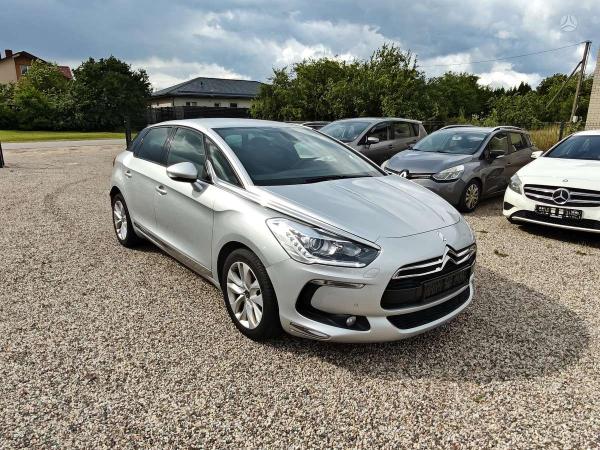 Pelēks Citroen DS5 2014 Viļņa, ar dzinēja tilpumu 1.56 L un nobraukumu 316 tūkst. km par 3950 €, foto 3 vietnē AUTOMOTO.COM.LV