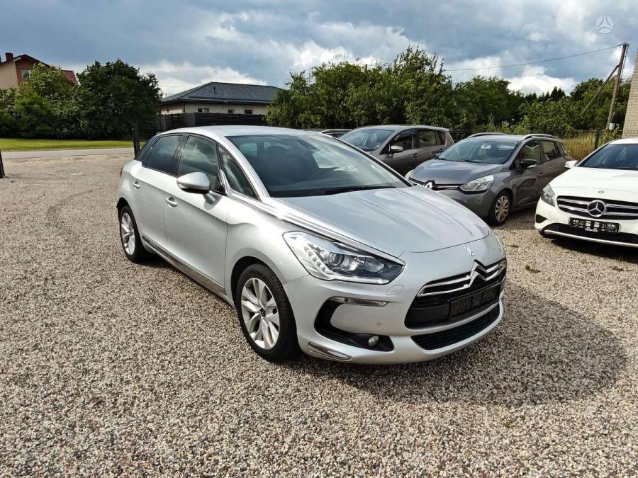 Pelēks Citroen DS5 2014 Viļņa, ar dzinēja tilpumu 1.56 L un nobraukumu 316 tūkst. km par 3950 €, foto 4 vietnē AUTOMOTO.COM.LV