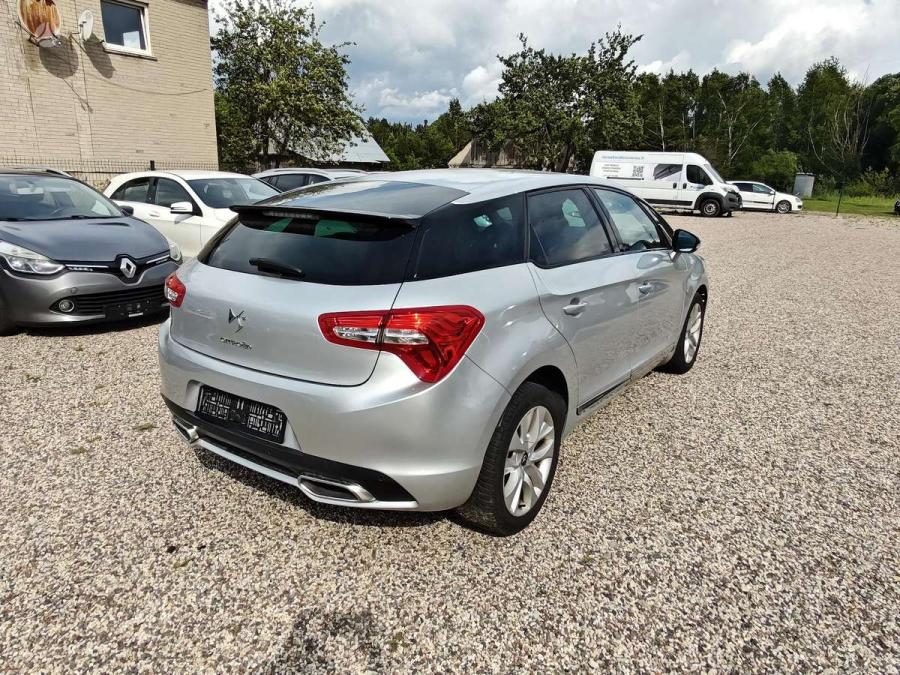 Pelēks Citroen DS5 2014 Viļņa, ar dzinēja tilpumu 1.56 L un nobraukumu 316 tūkst. km par 3950 €, foto 5 vietnē AUTOMOTO.COM.LV