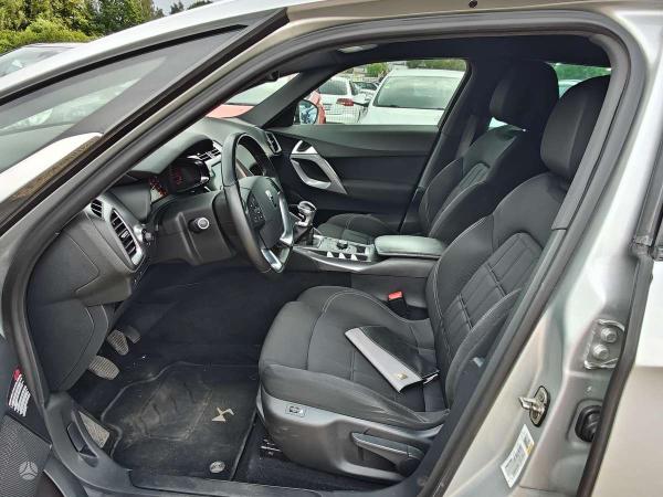 Pelēks Citroen DS5 2014 Viļņa, ar dzinēja tilpumu 1.56 L un nobraukumu 316 tūkst. km par 3950 €, foto 7 vietnē AUTOMOTO.COM.LV