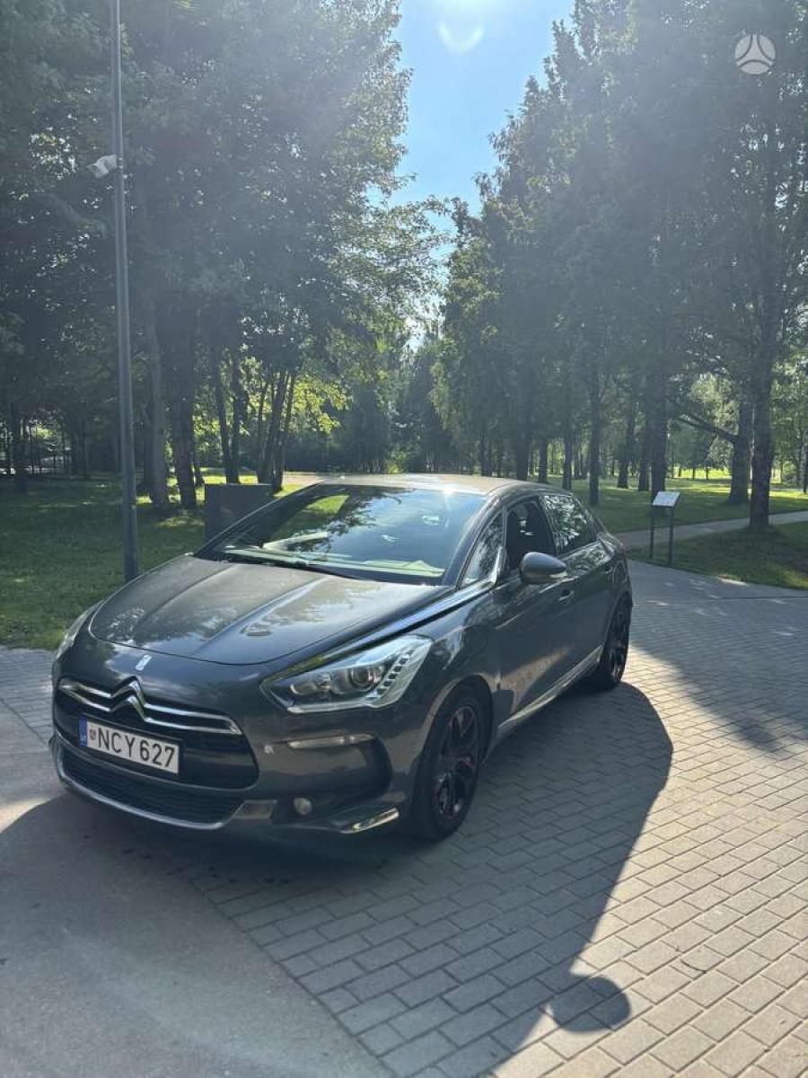 Grey Citroen DS5 2014 in Plunge, with an engine capacity of 2.00 L and mileage of 255 thousand km for 6200 €, photo 4 on AUTOMOTO.COM.LV